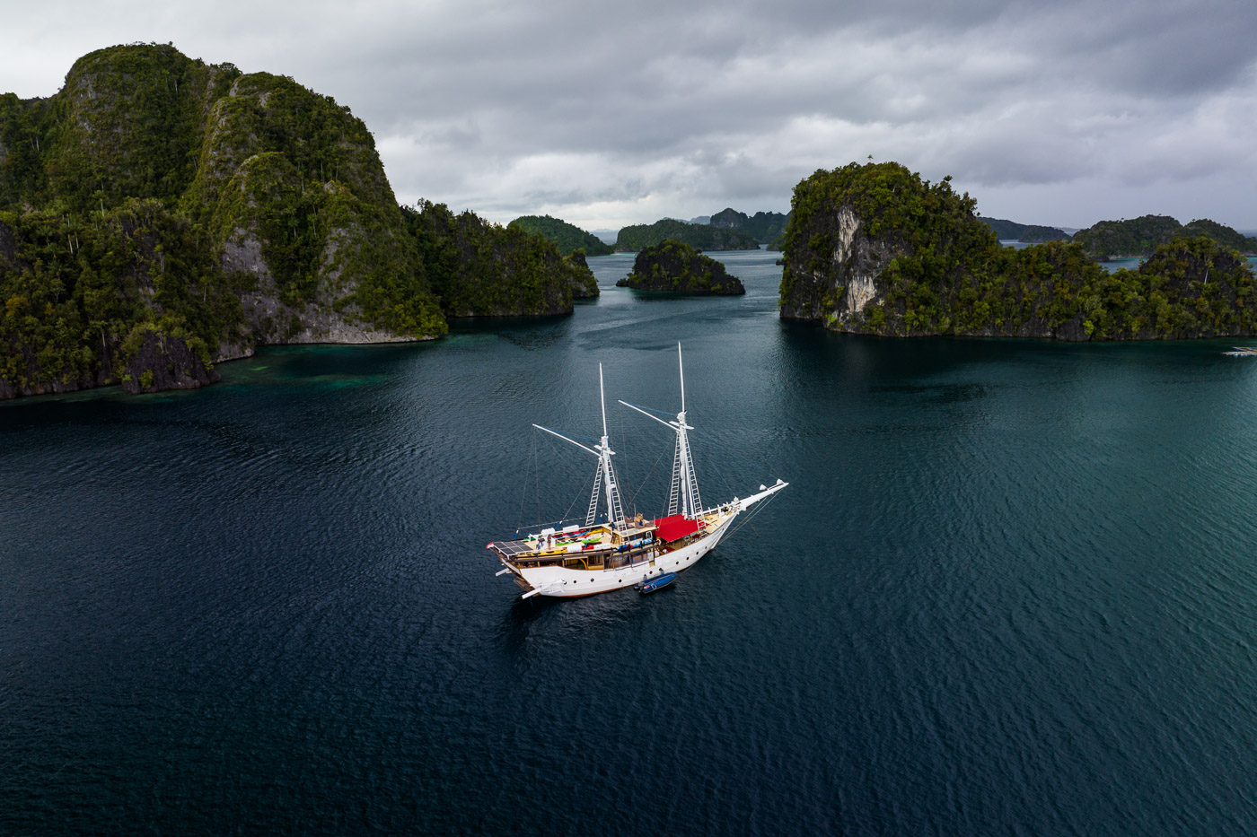 High-end Cruise on a Phinisi Boat | Jakare Liveaboard
