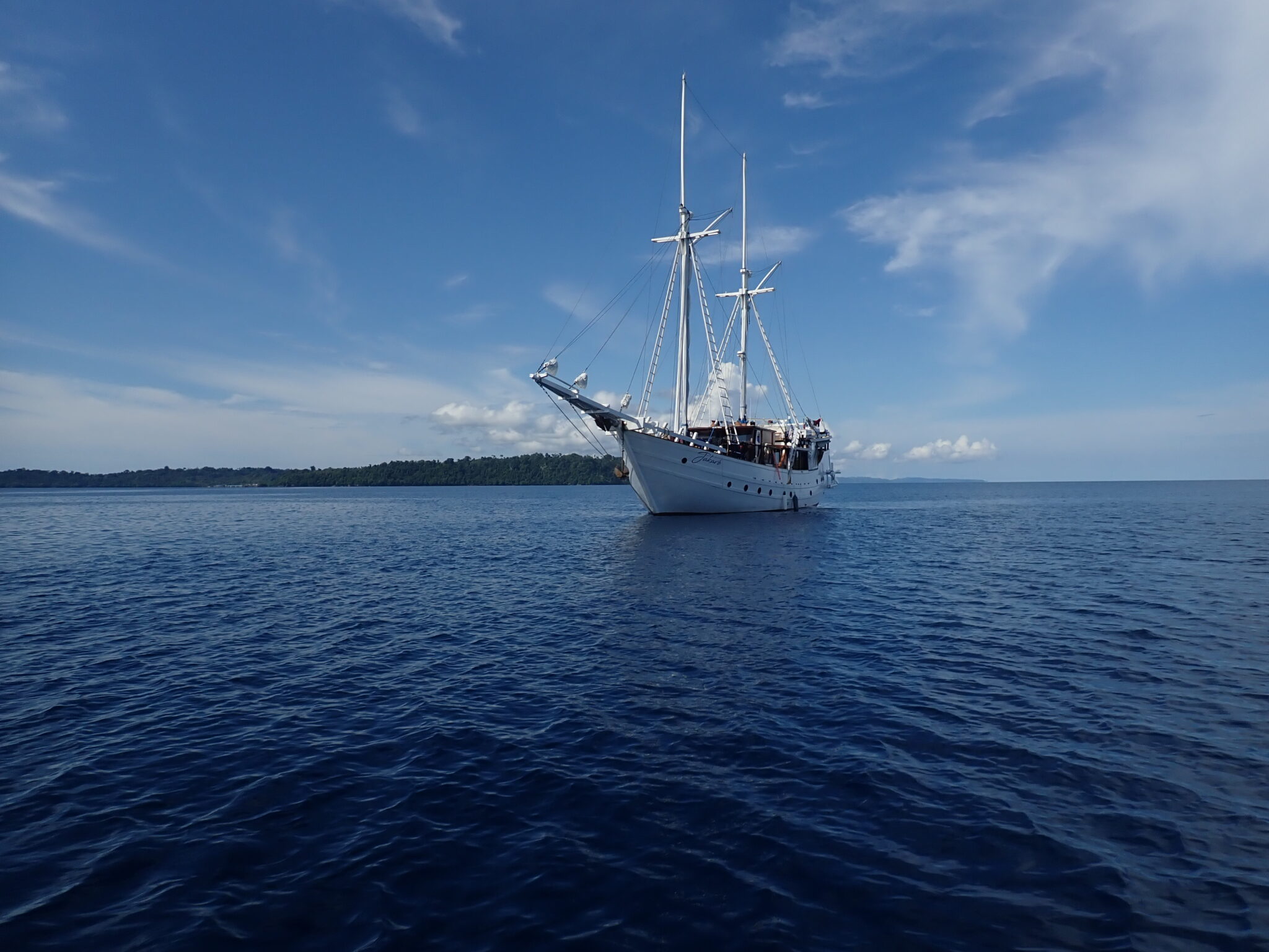 High-end Cruise on a Phinisi Boat | Jakare Liveaboard